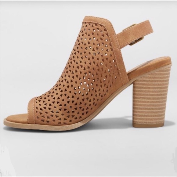 Universal Thread | Shoes | Universal Thread Cutout Slingback Pumps Nwt ...